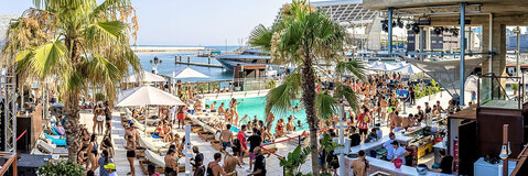 Go Beach Club Barcelona Table