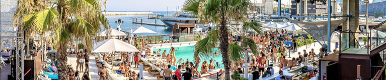 Go Beach Club Barcelona Table